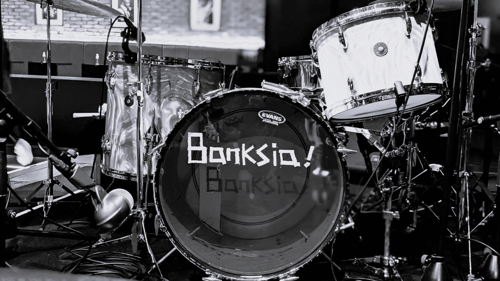 須川崇志（Banksia Trio）インタビュー & 『MASKS』全曲解説 | 日本のジャズシーンを代表する精鋭トリオ、バンクシア・トリオの ...